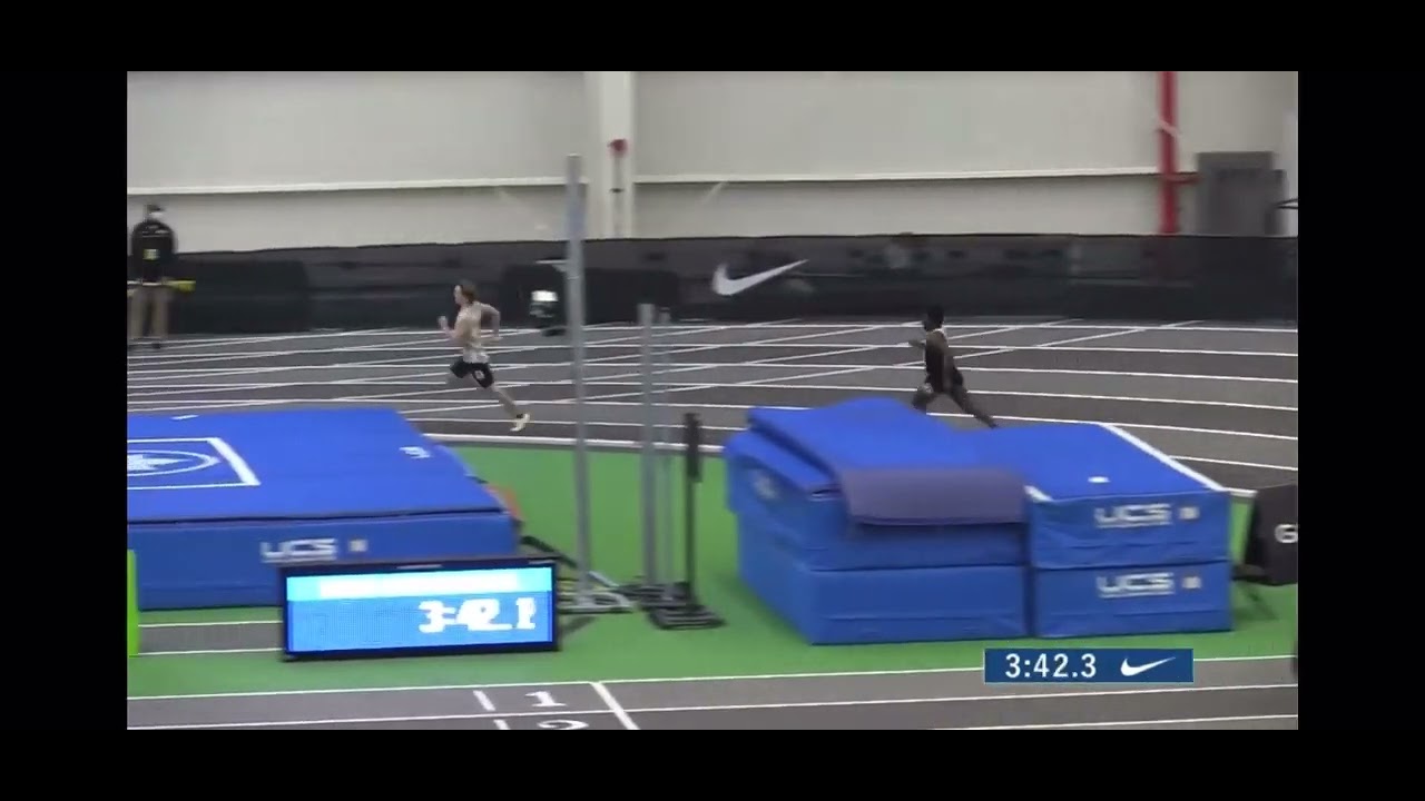 Chase Hendrickson 400m Leg 2022 Nike Indoor National Championship - YouTube