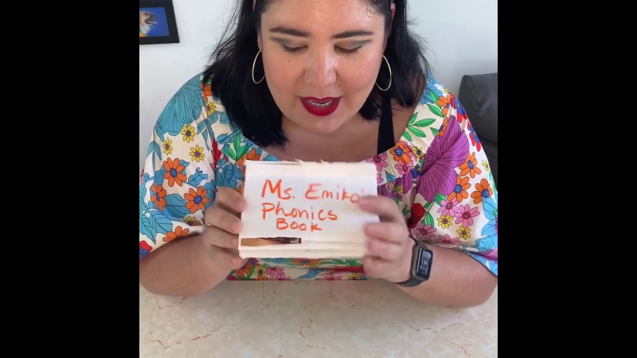 Emiko teaches how to make a DIY phonics book - YouTube