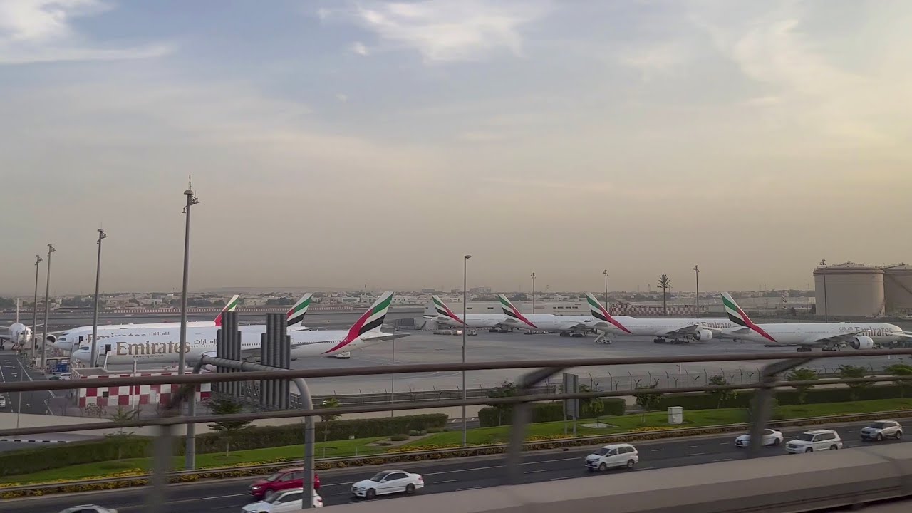 EMIRATES AIRLINES: Incredible Views From The Dubai Metro - YouTube