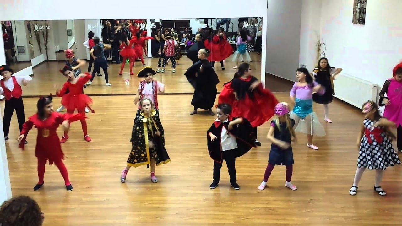 Dansuri Copii Latino Time - YouTube