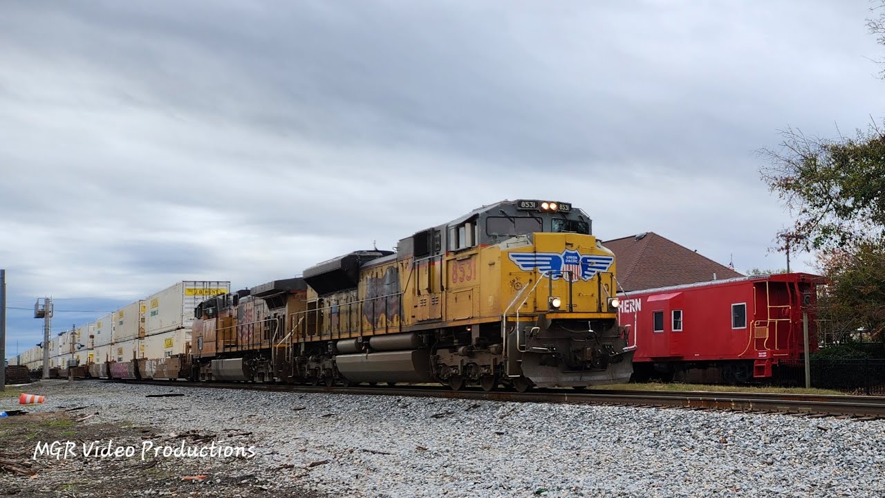 11-24-2022: UP SD70ACe 8531 & UP AC44CW 5889 Lead NS 287 Thru Warner Robins, GA - YouTube