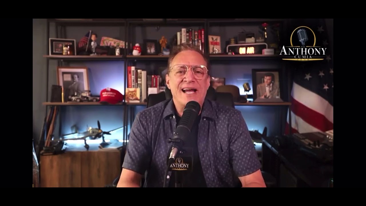 PACK OF ANGRY RACIST TEEN SHEBOONS ATTACK WHITE MOM AT MCDONALD'S - YouTube