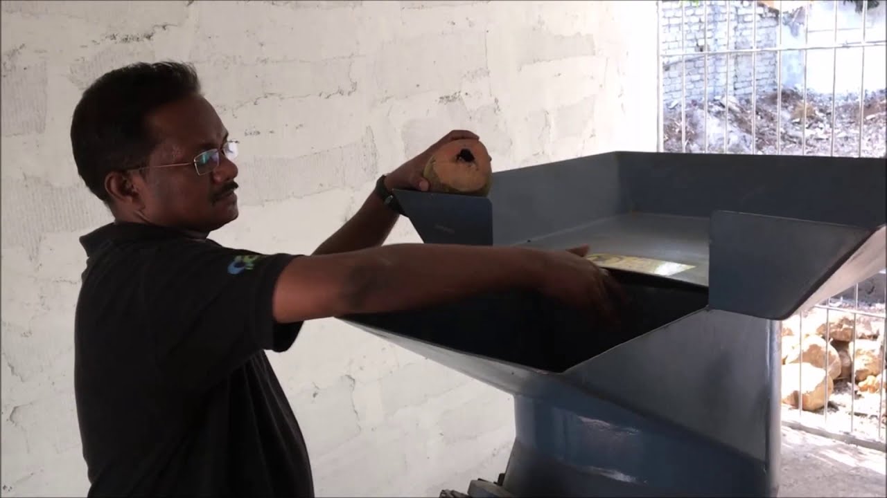 Coconut Shell Grinding, making a fine powder of Dry coconut, green ...