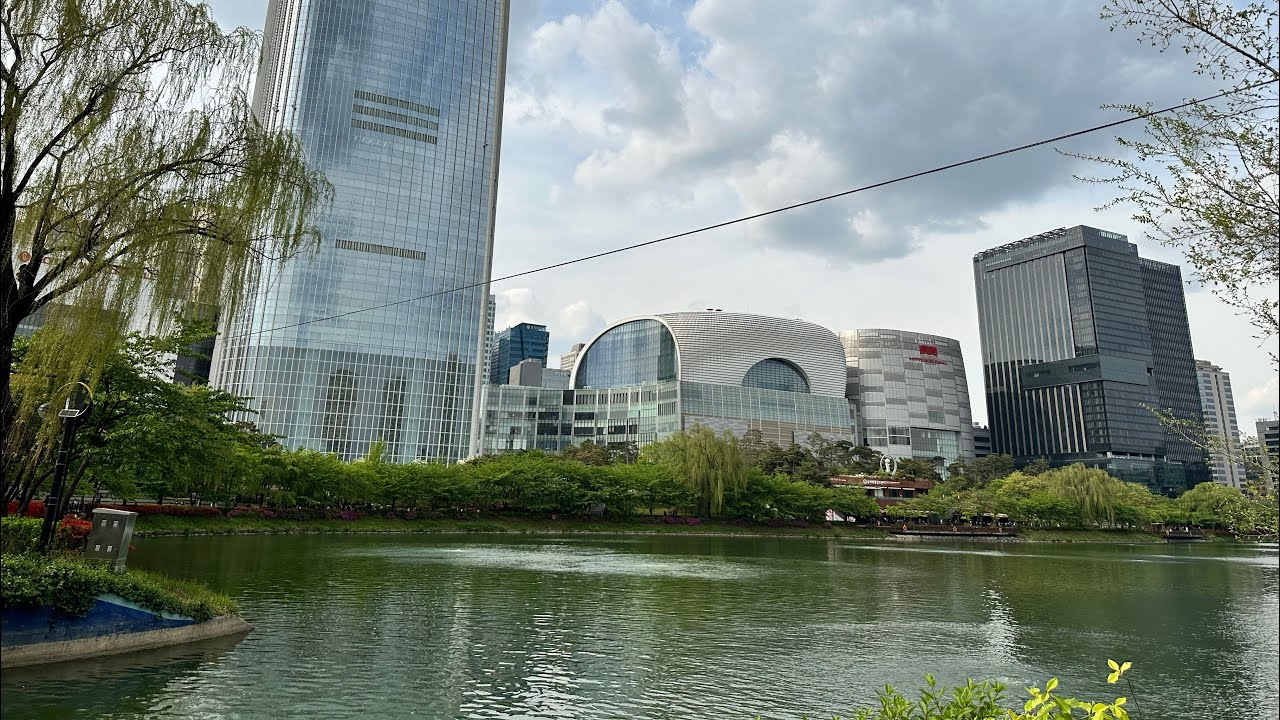 Walk at Seokchon Lake in Jamsil | [4K] Walking in Seoul - YouTube