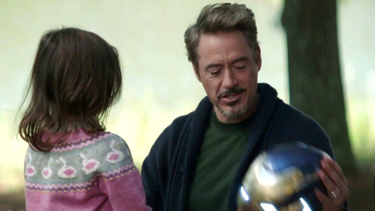 Morgan se pone el Casco de Pepper- Escena Tony y Morgan - Avengers ...