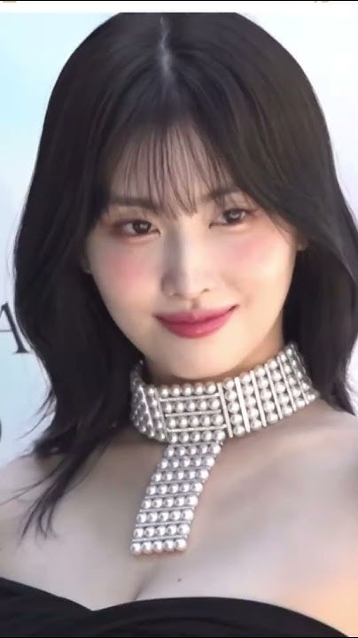 Hey I’m classy | 240425 Twice MOMO at TASAKI Exhibition in Japan - YouTube