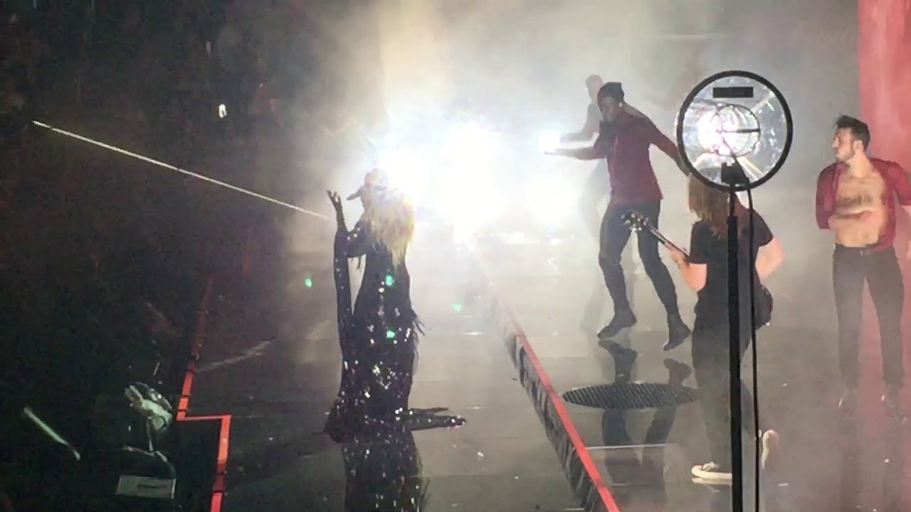 Shania Twain Now Tour - “Man, I Feel Like a Woman”- Houston,TX - YouTube