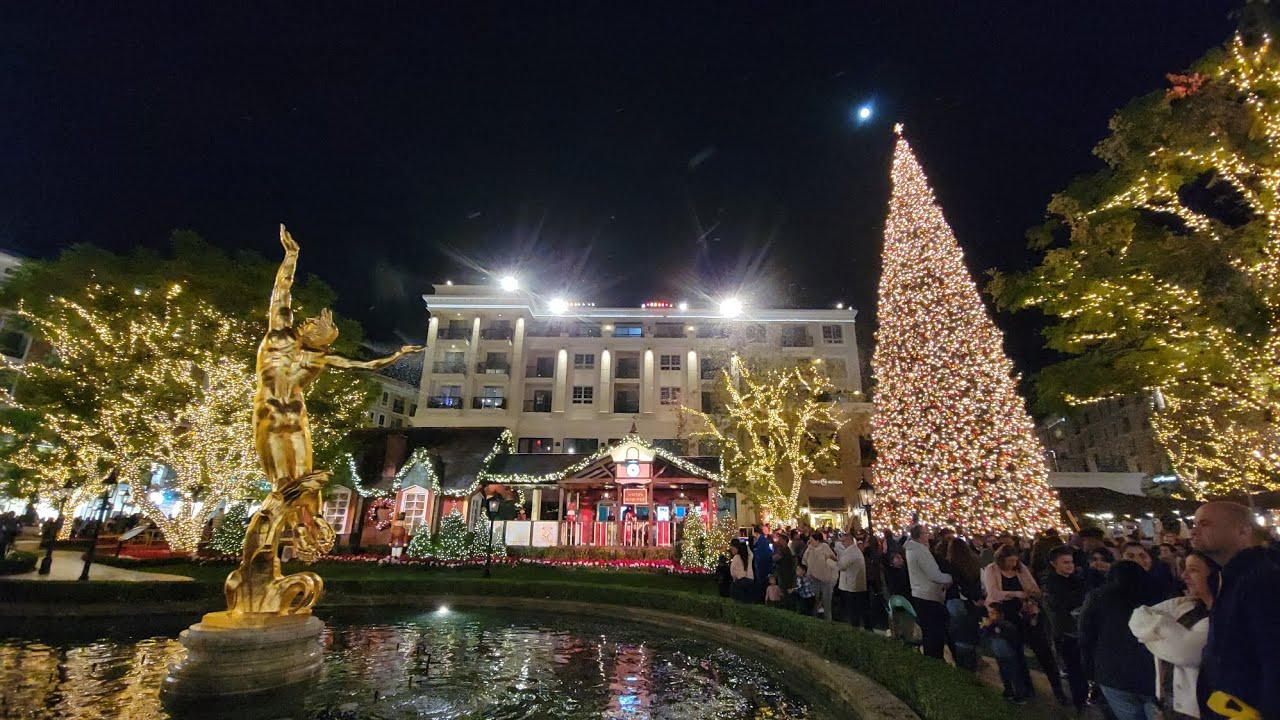 Christmas Magic and Snowfall at the Americana at Brand, Glendale, Ca ...