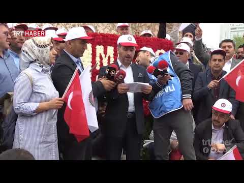 STK'lar 1 Mayıs'da Taksim Cumhuriyet Anıtı'na çelenk bıraktı