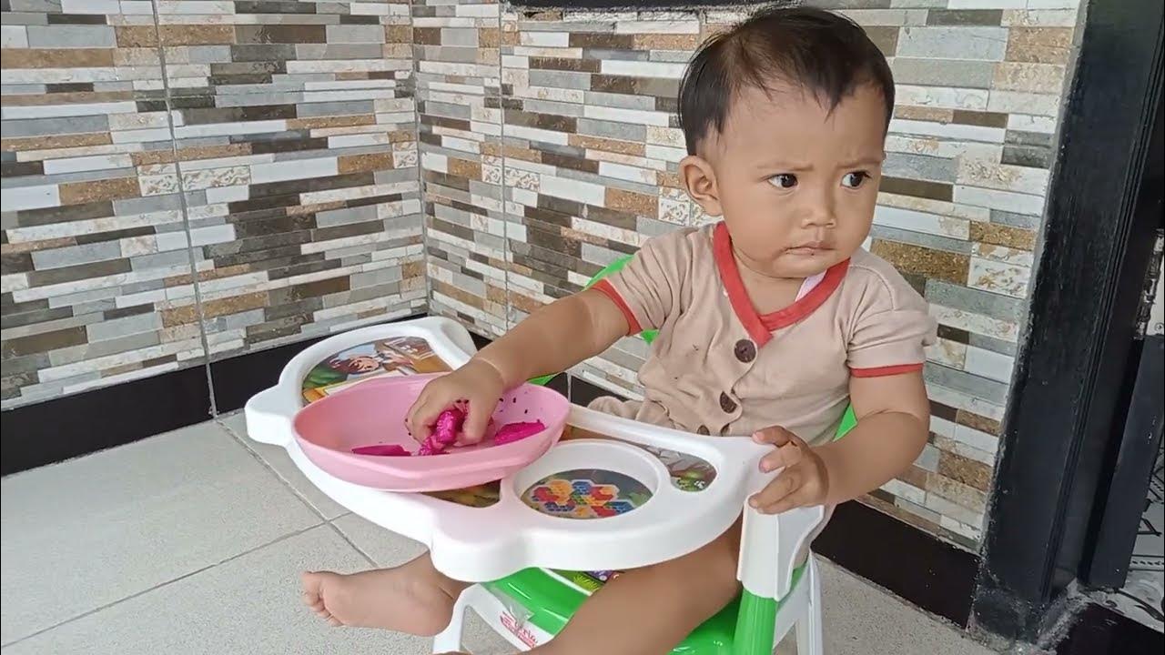 baby Ameer tries Dragon fruit - Baby Led Weaning 👉 frown - YouTube