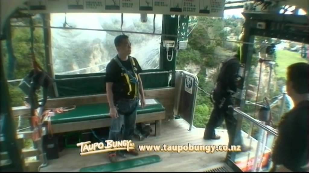 KK Chin Bungy jumping at Taupo New Zealand - YouTube