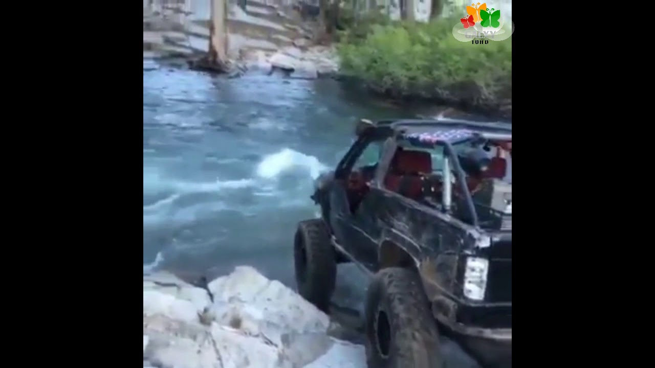 SWIMMING AND JUMPING ON BRIDGE🚀🏊 INTO WATER OF RIVER😁😁 - YouTube