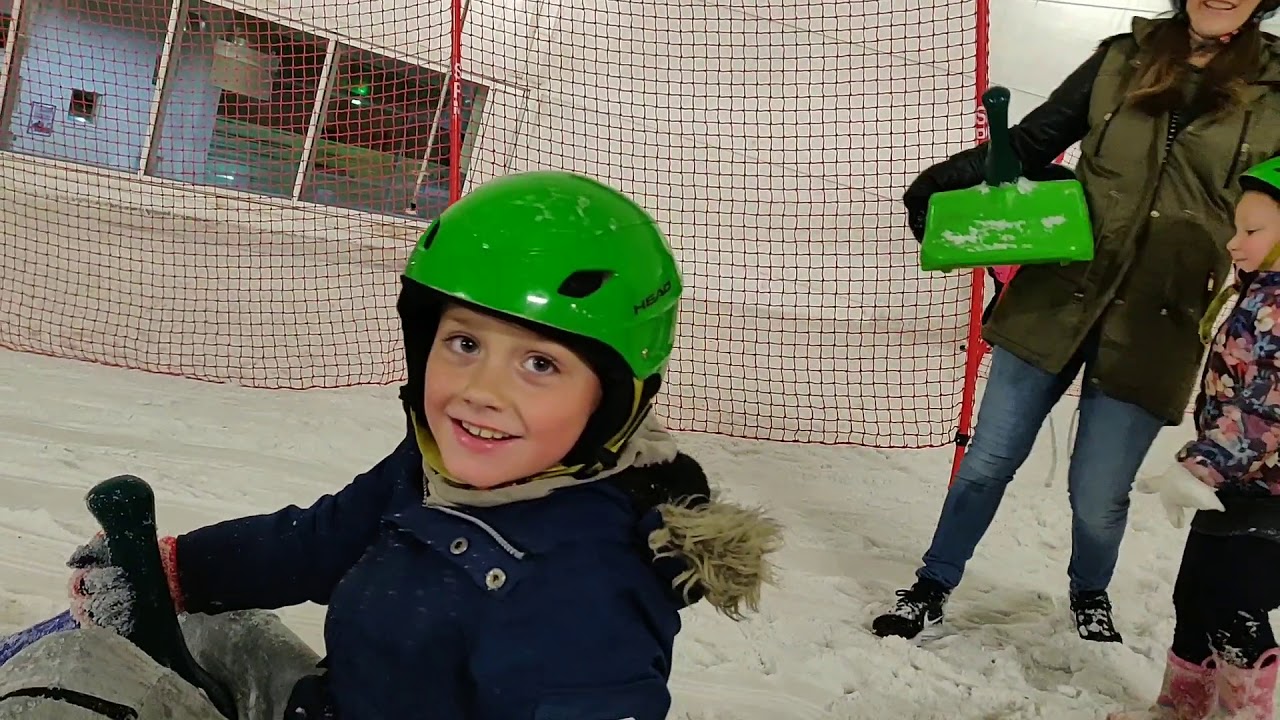 Sledging xscape Milton Keynes - YouTube