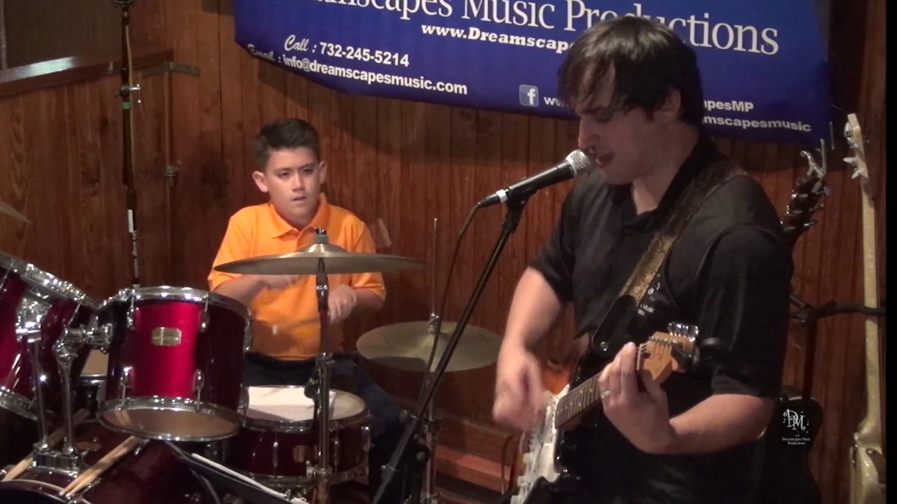 DJ Duffy performs Drag Me Down from Dreamscapes Music Showcase - YouTube