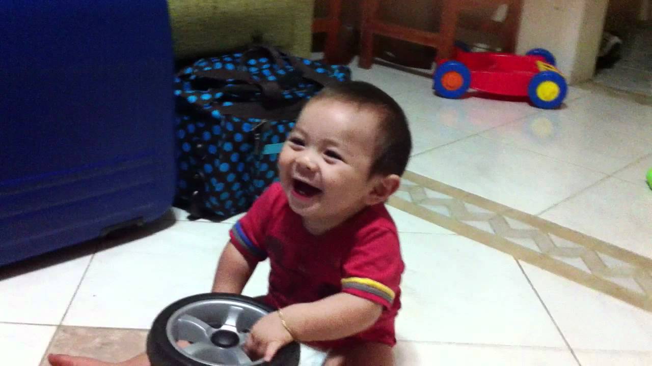 ENZO BEBE DANDO RISADA GARGALHADA IMG_0683.MOV - YouTube