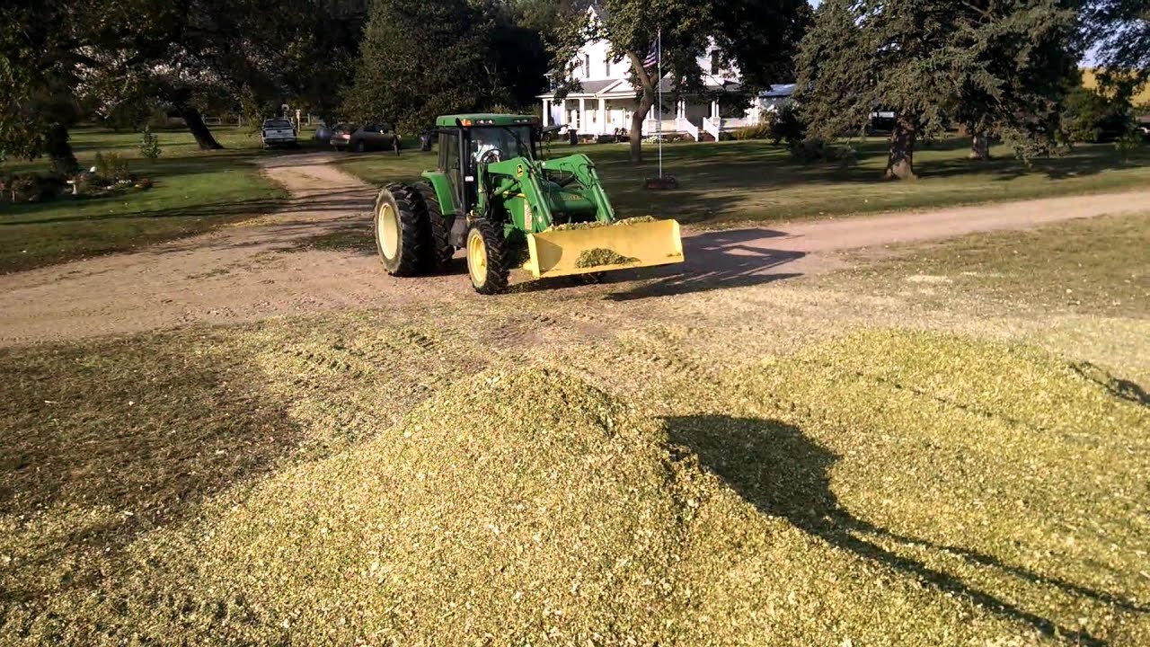 '95 John Deere 7200 packing silageand homemade dozer. - YouTube