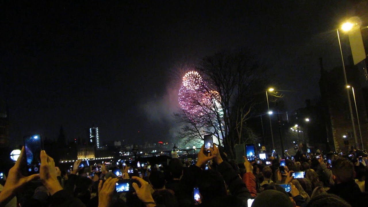 Fireworks over London (New Year 2020) - YouTube