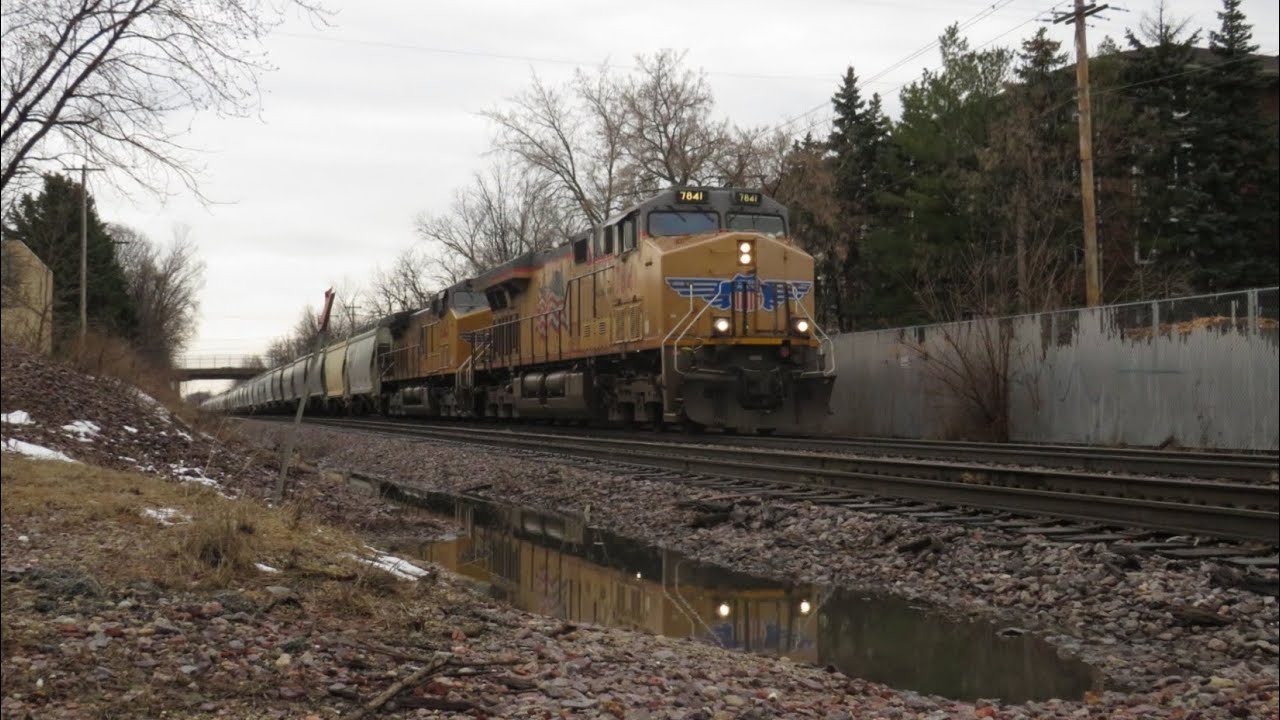 UP 7841 leads MALG3 past 73rd Street on the Union Pacific Milwaukee Subdivision|3/25/24 - YouTube
