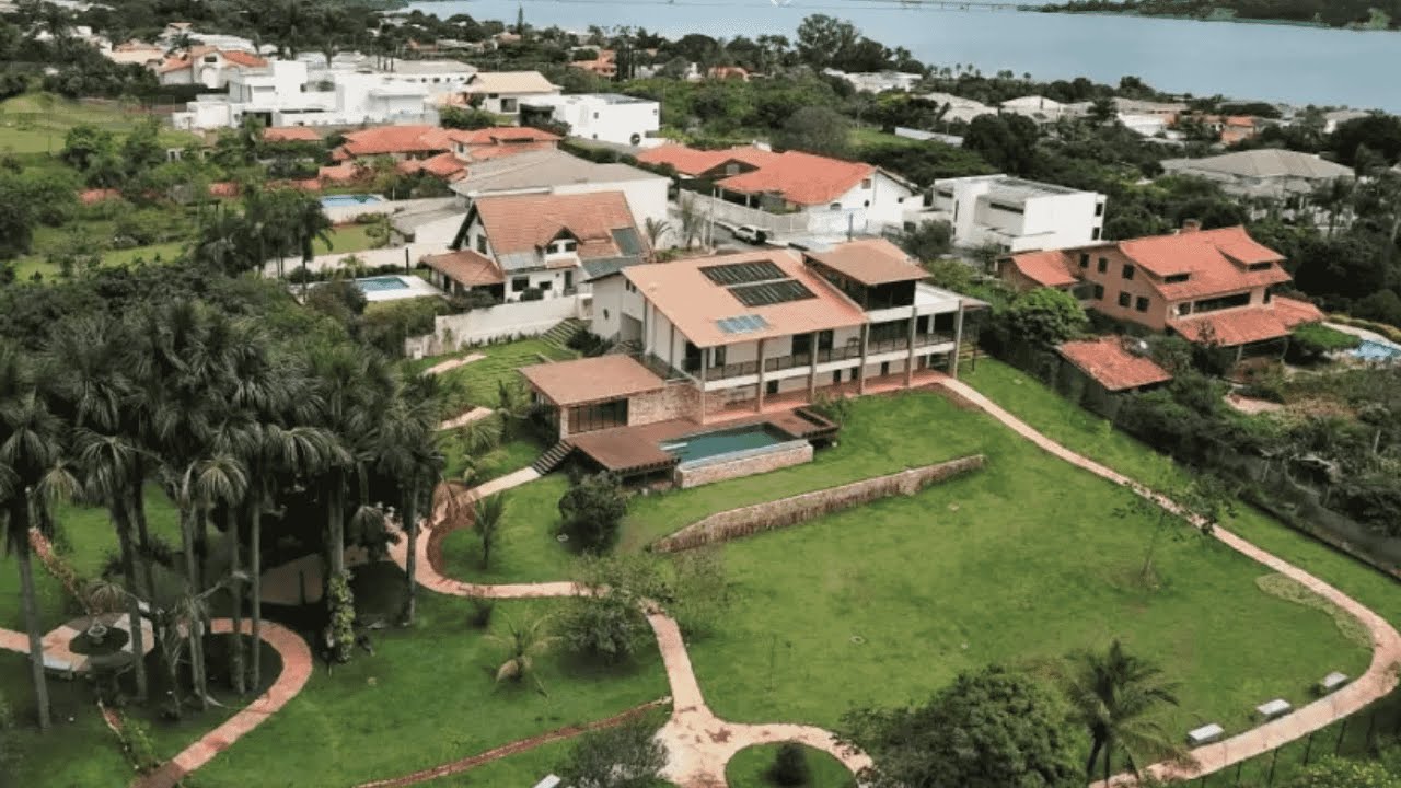 Walking Around Lago sul One of the richest neighborhoods in Brasilia ...