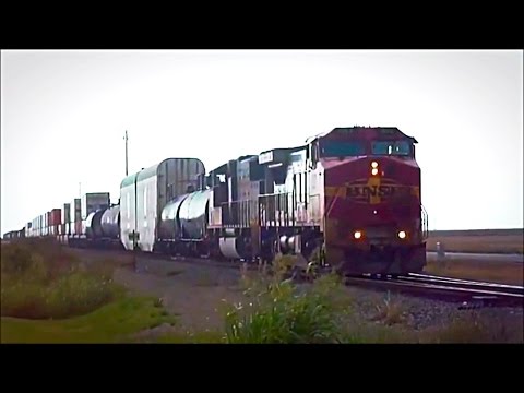 BNSF 933 leads a BNSF SD75M in Robstown Texas - YouTube