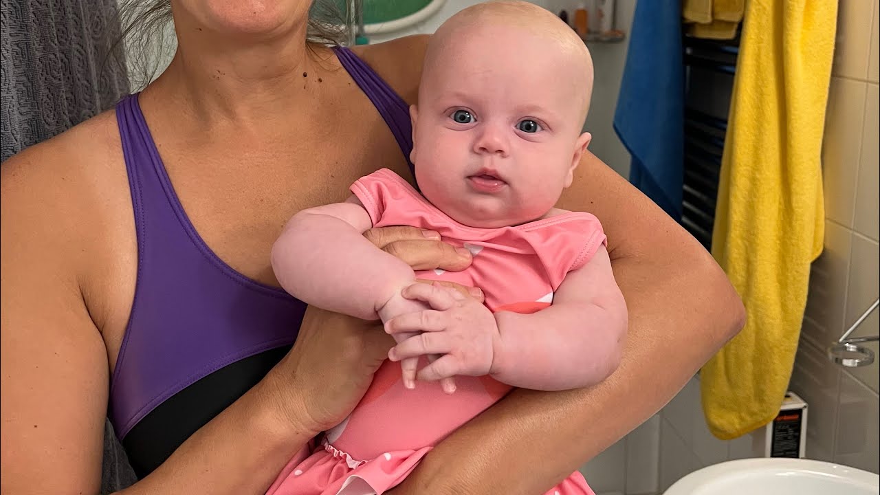 BABY SWIM LESSONS | Bathtime Routine | 4 Months old LEARN TO SWIM - YouTube