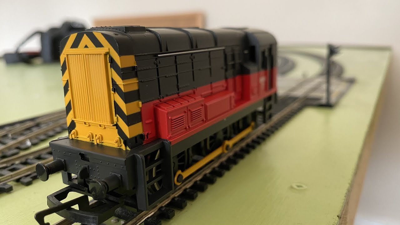 My new Locomotive - The Hornby Class 08 08513 - YouTube
