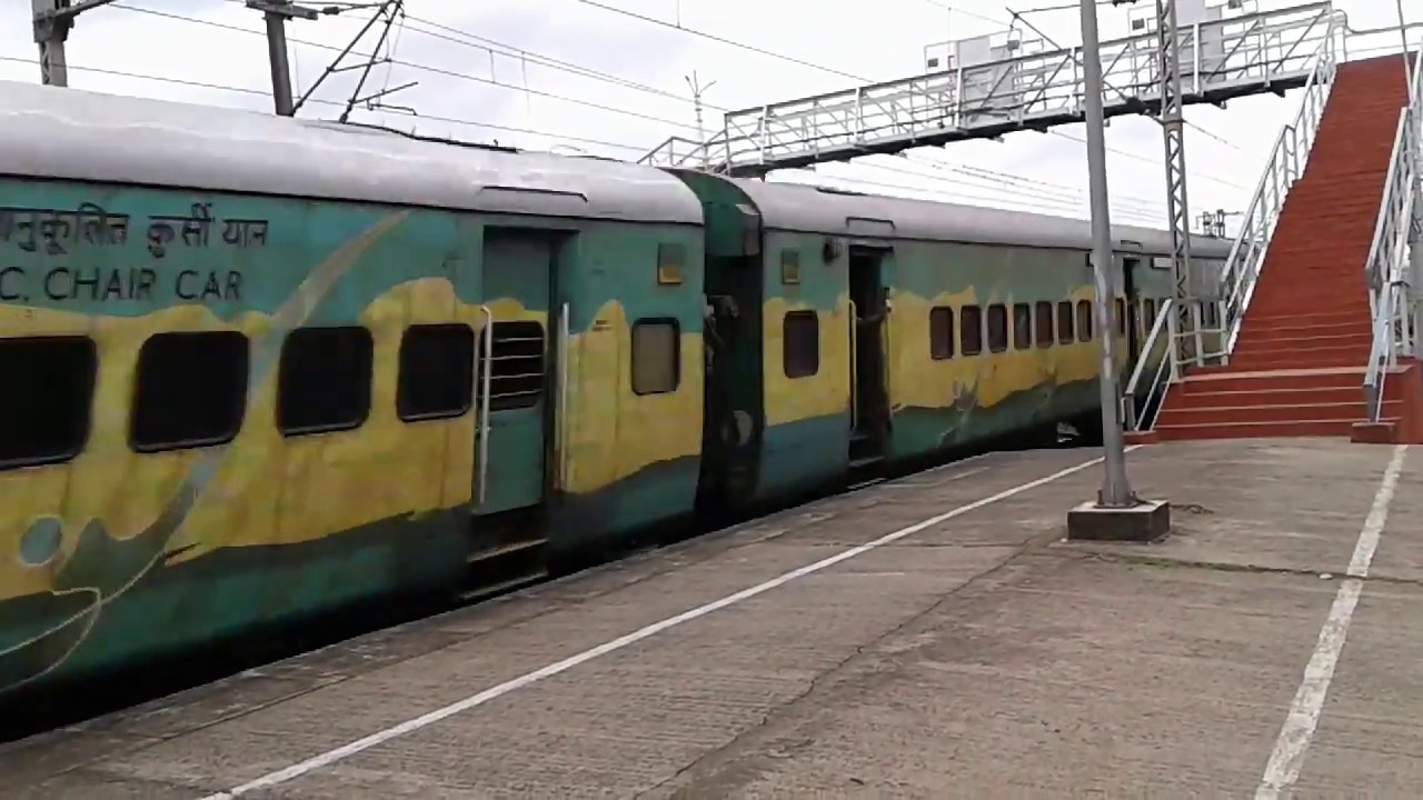 INDIAN RAILWAYS: Devastating India's Fastest YUVA Express scorches ...