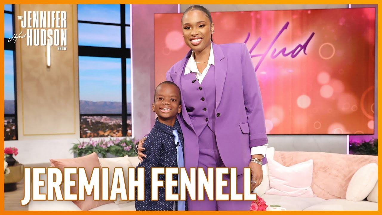 Jennifer Hudson Sings With Kid Reporter Jeremiah Fennell! - YouTube