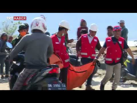 Endonezya'daki deprem ve tsunami bir şehri sular altında bıraktı