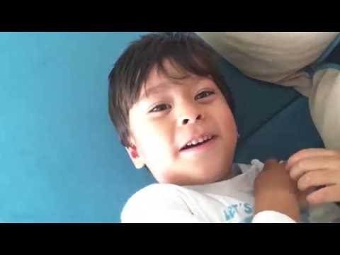 SAKIZ ÇİĞNERKEN DİLİNİ ISIRAN ÇOCUK