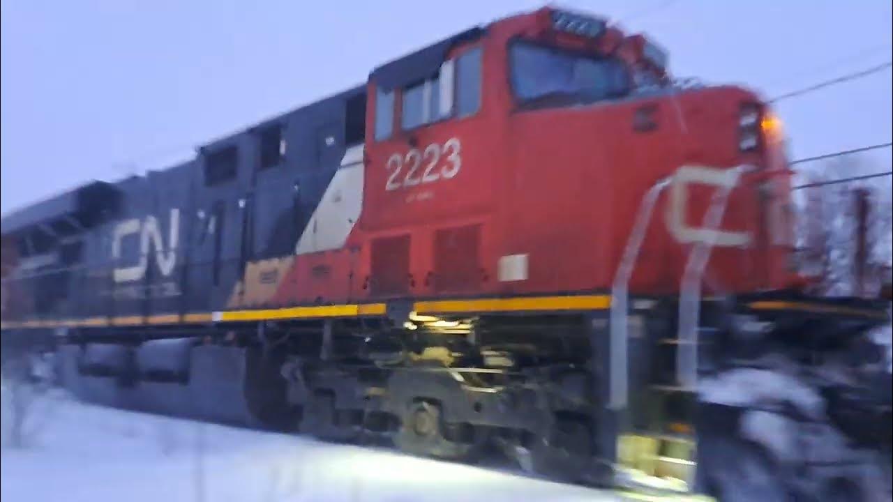 snowy catch! cn 5745 leading cn 323 in St hubert - YouTube