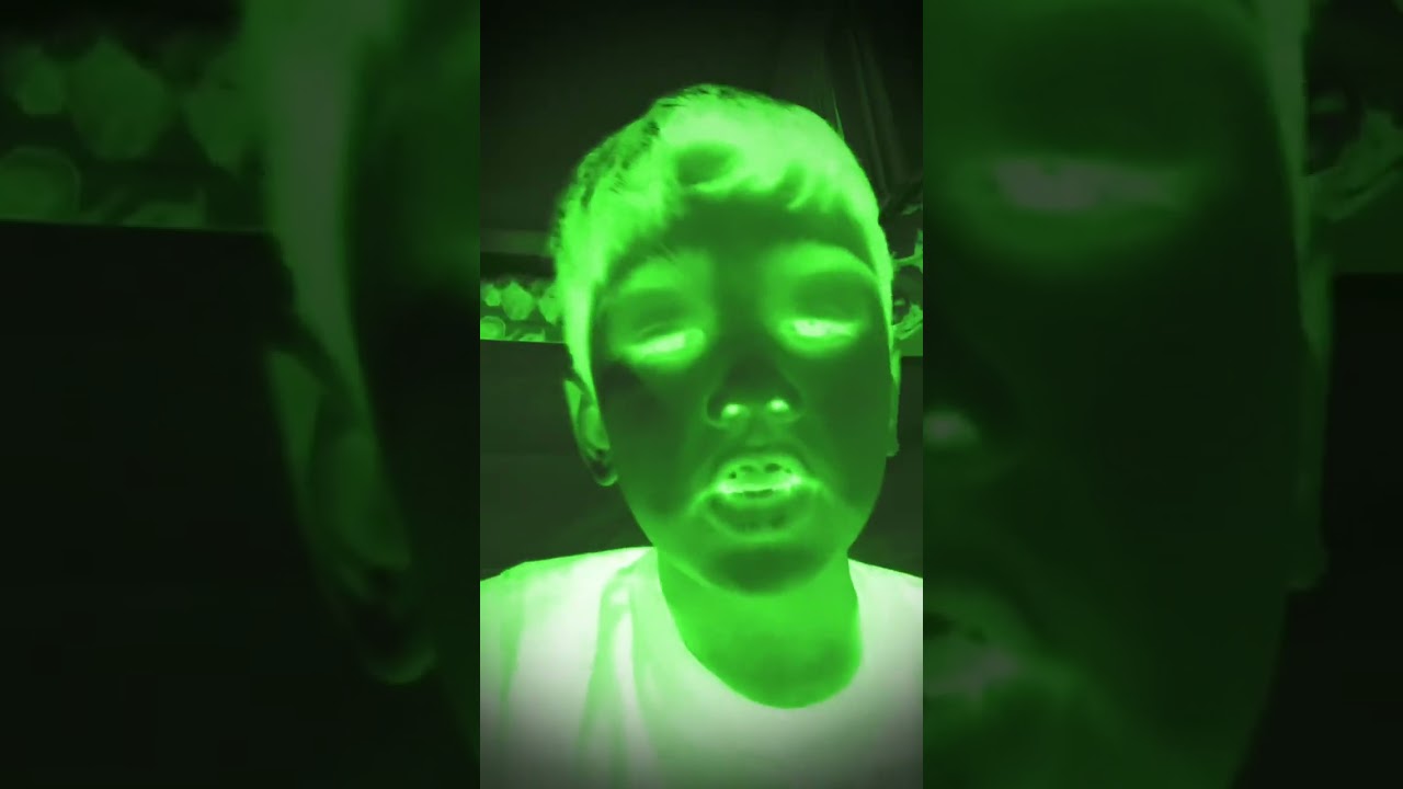 Singing alien - YouTube