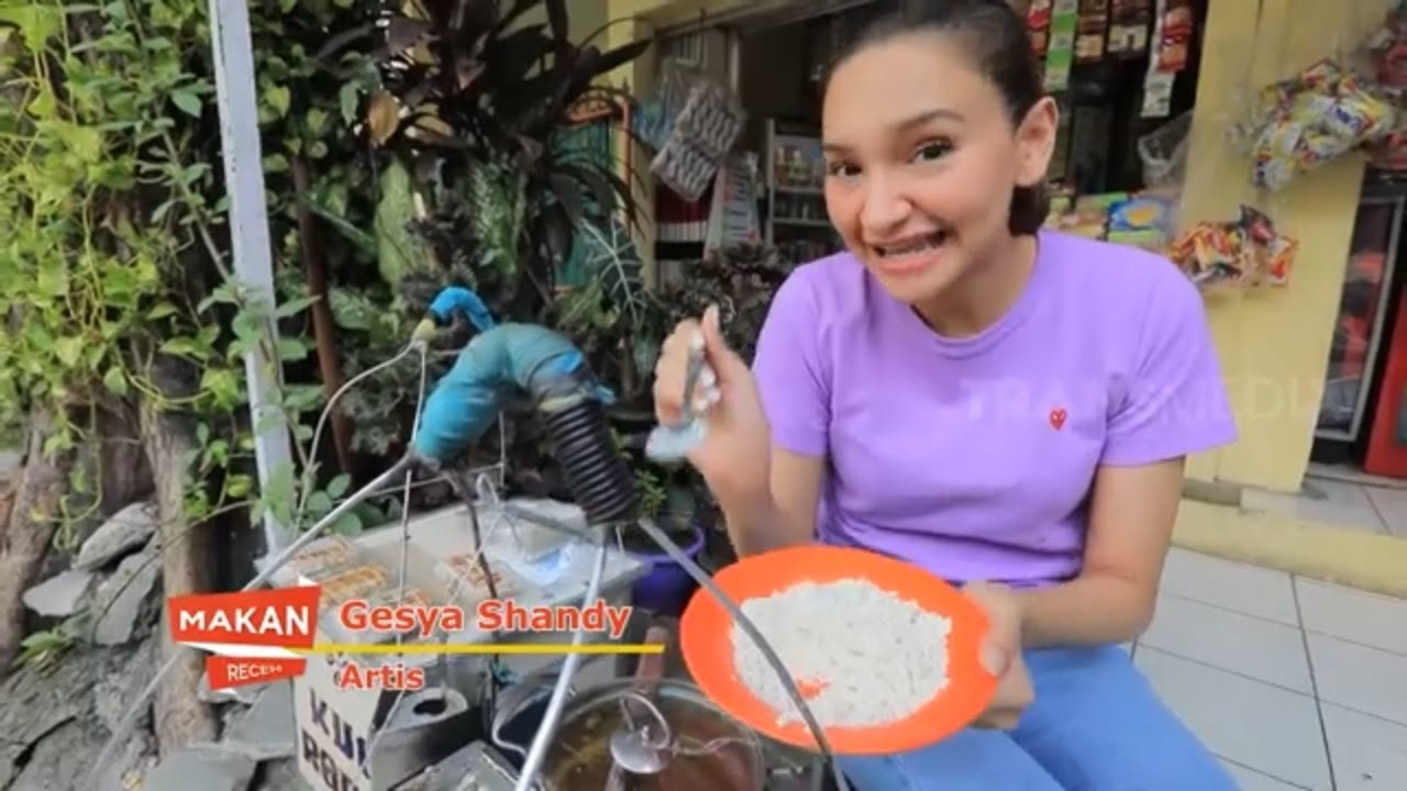 Gresya Shandy Jajan Kue Rangi, Es Krim, Durian dan Rujak Bebeg | MAKAN ...