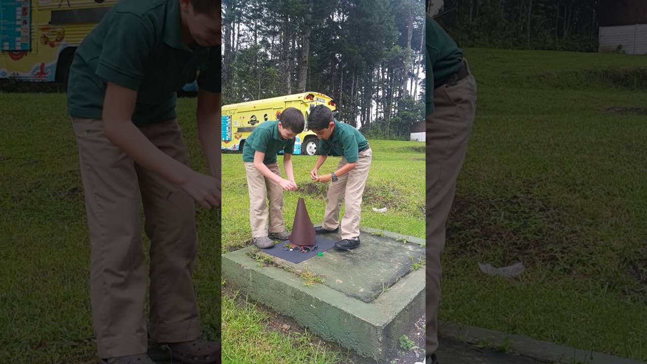 Volcano made with Coke and Mentos - YouTube