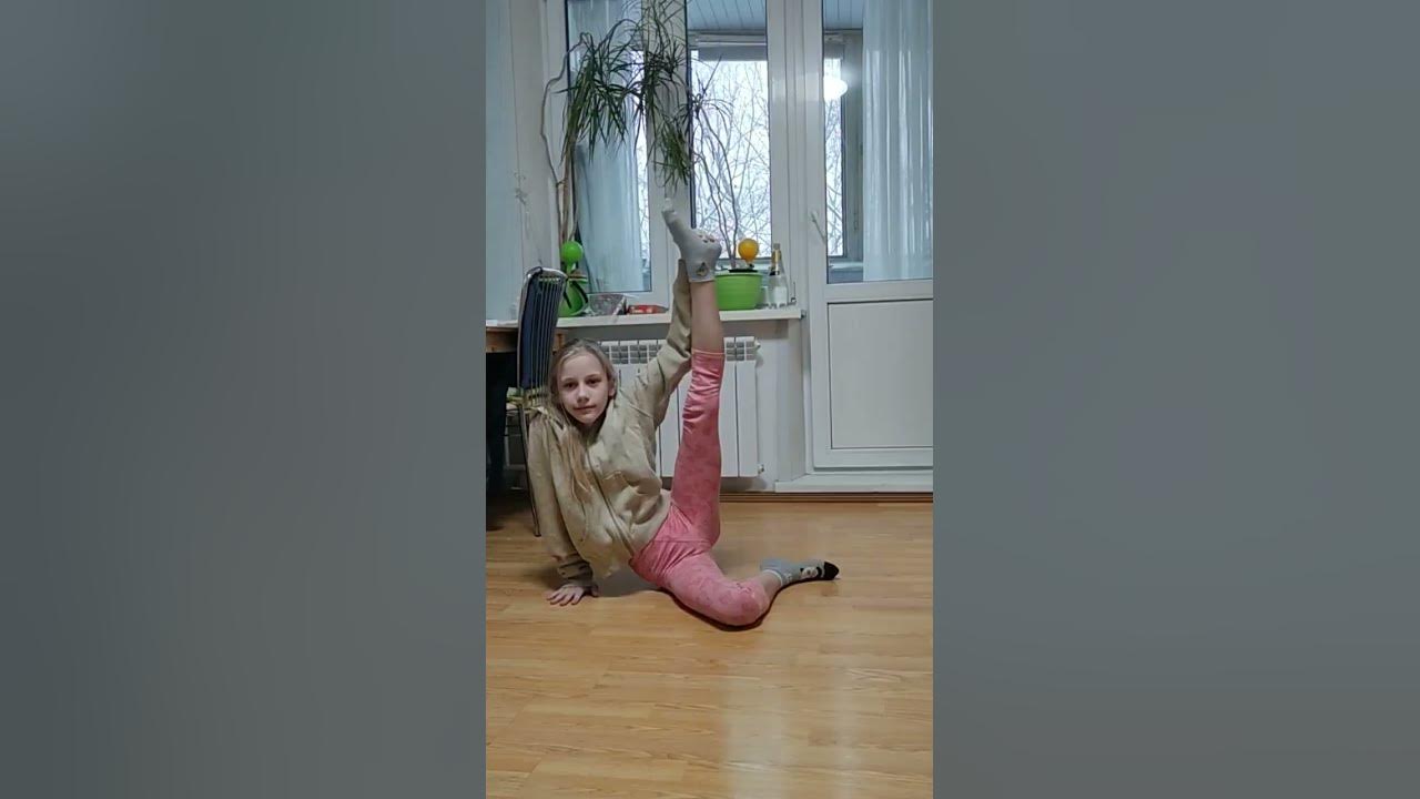 как сесть на поперечный шпагат 🫠 Youtube