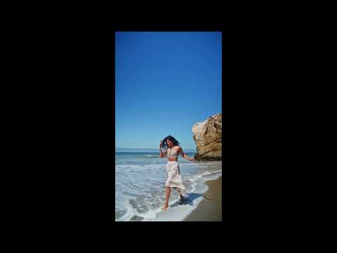 Tik tok | Beach Vibes 🌊 | Girl Enjoying 😎Girls Attitude Status 🔥 Attitude Walking Style 👩 #shorts