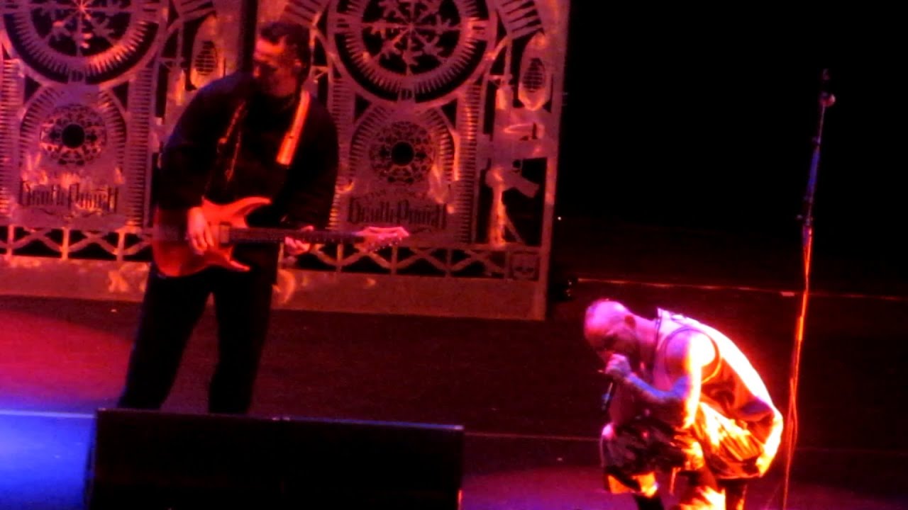 FIVE FINGER DEATH PUNCH -The Bleeding ( Madrid , 2013 ) - YouTube