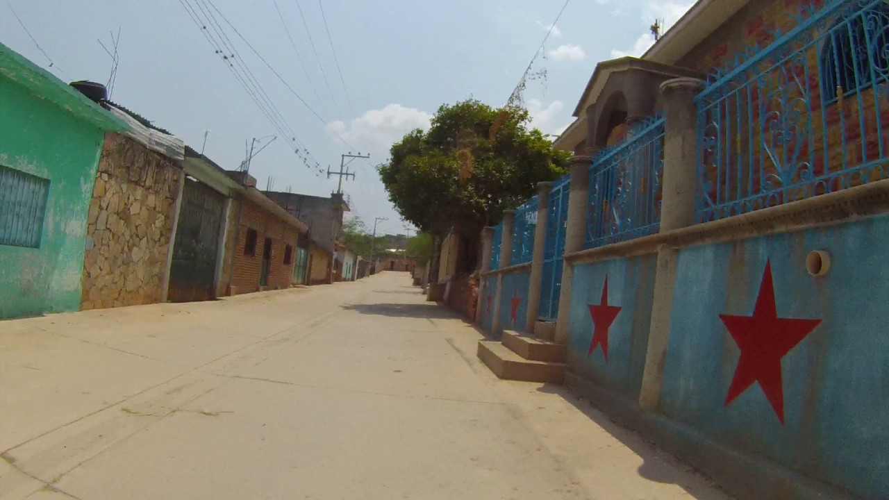 Caminando en las calles de tuliman guerrero - YouTube