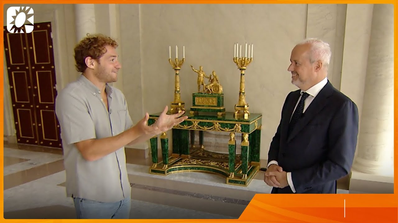 Hofmaarschalk Sjoert Klein Schiphorst geeft tour door Paleis Noordeinde ...