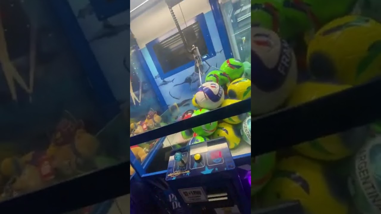 Soccer Ball Claw Machine Win France - YouTube