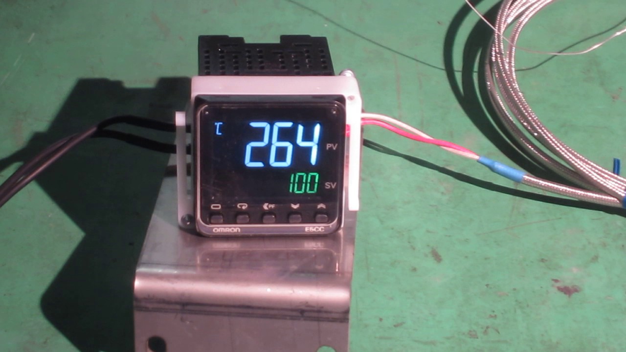 OMRON E5CC Temperature controller (digital controller) - YouTube
