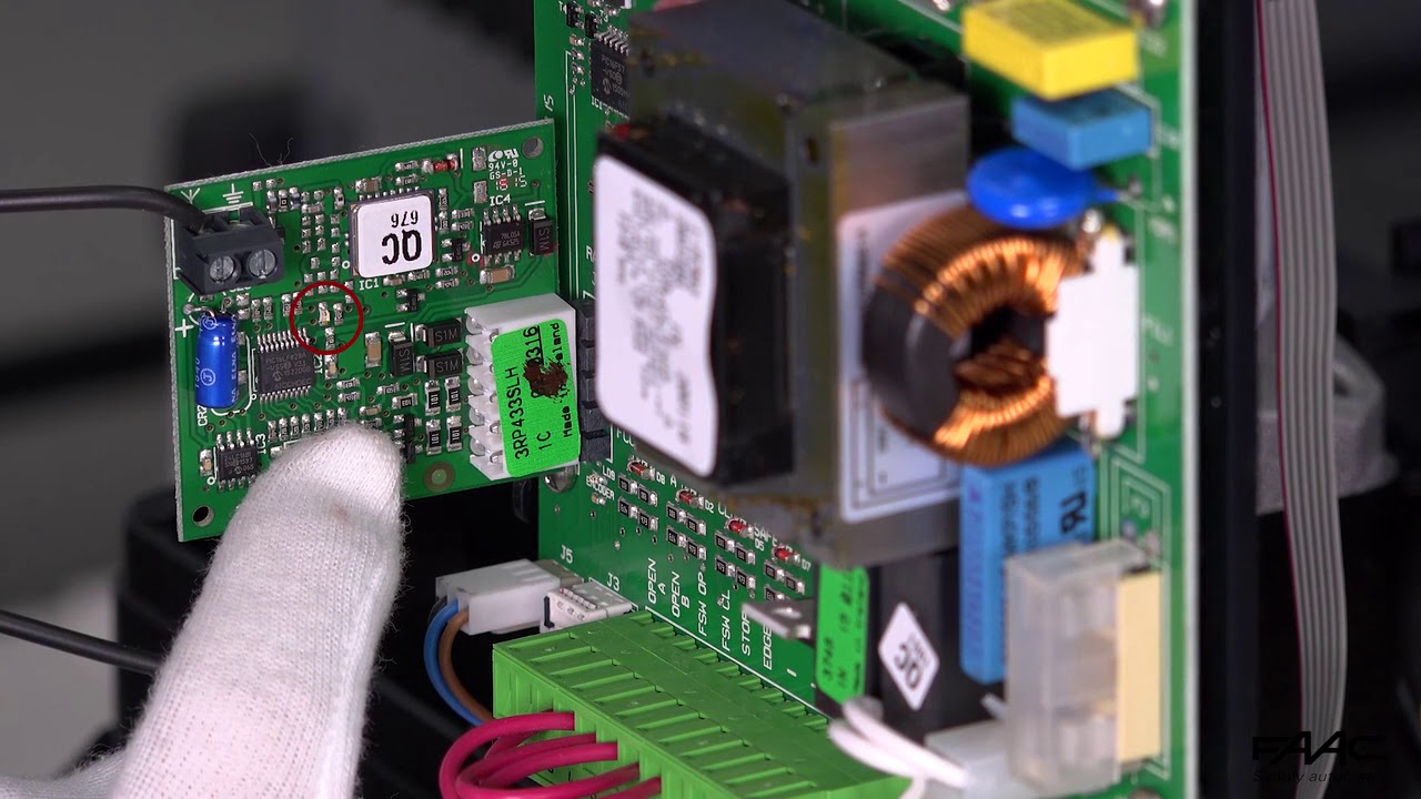 740D Control Unit - Memorising The SLH Transmitter - YouTube