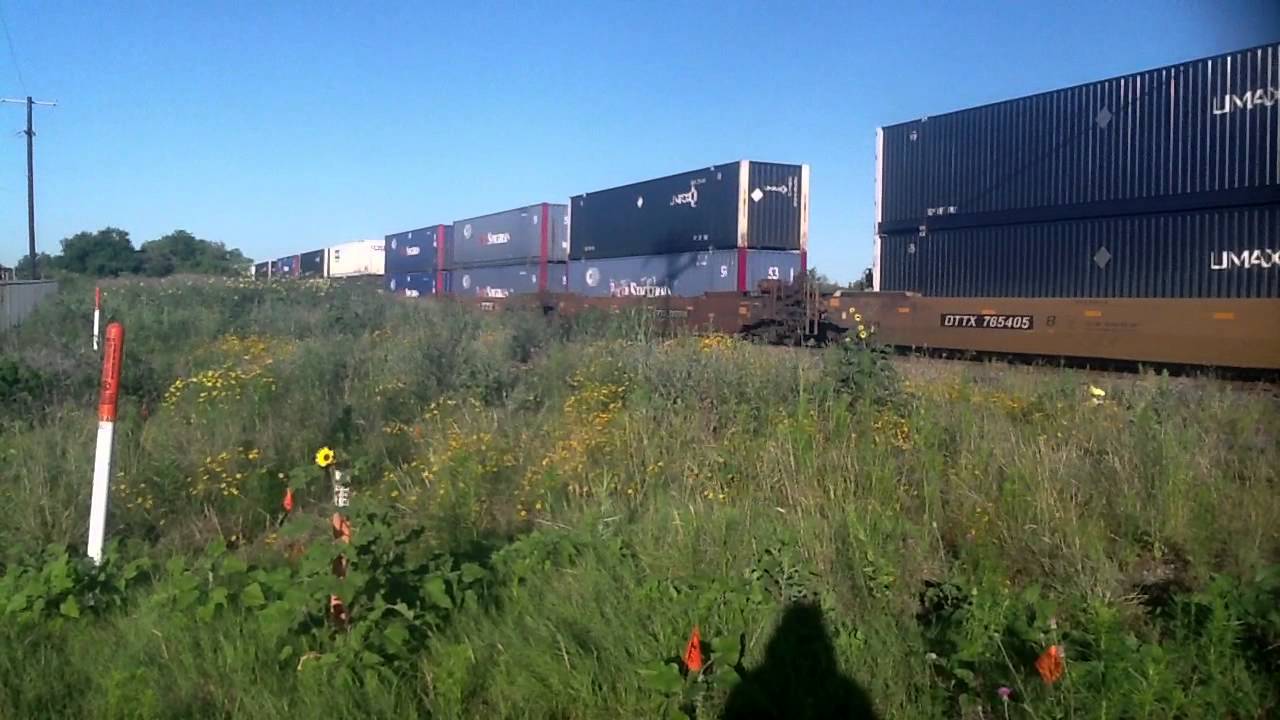 Union Pacific Intermodal Leaving The Yard At Kirby, Texas (HD) - YouTube