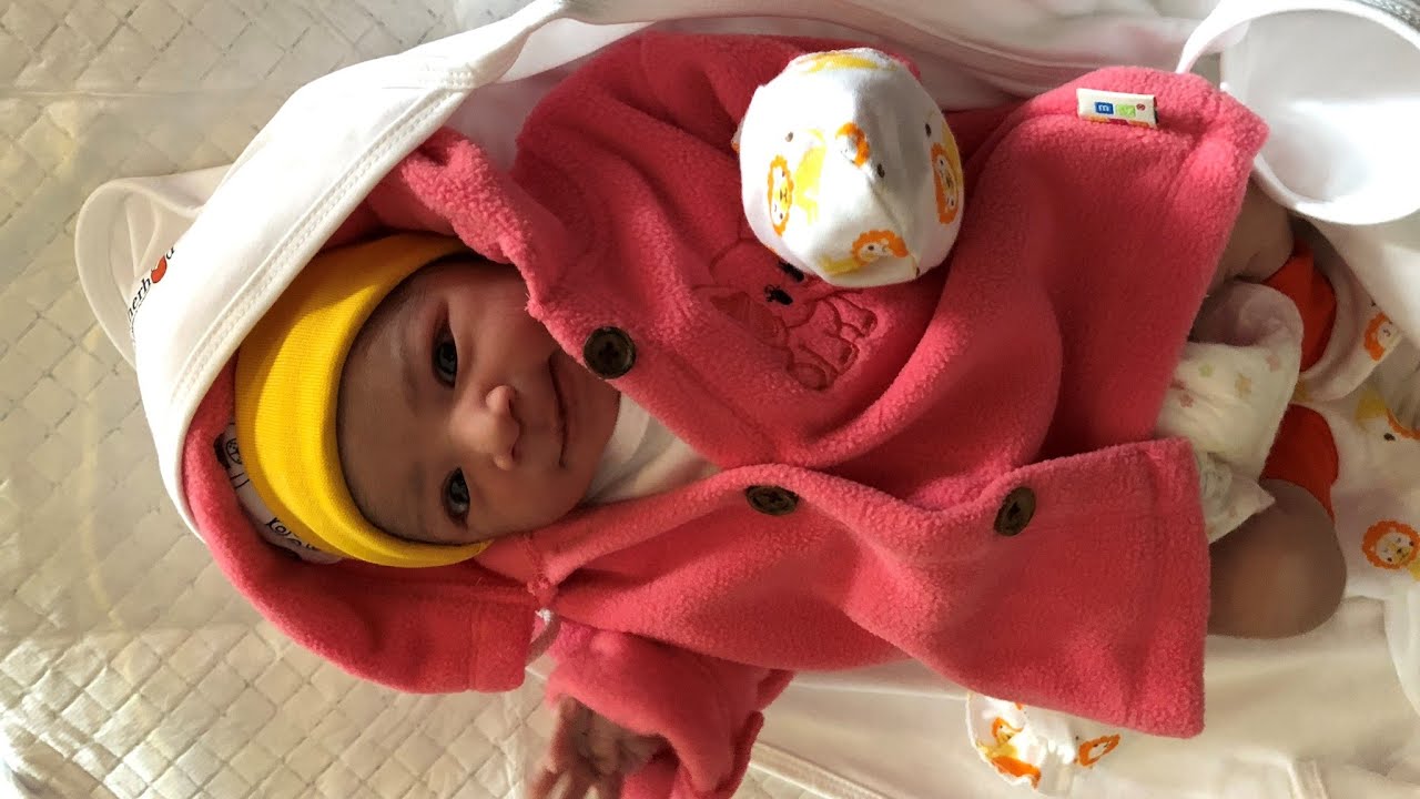 Baby Chinnu first smile :) | New born baby Chinnu day 1 video. - YouTube