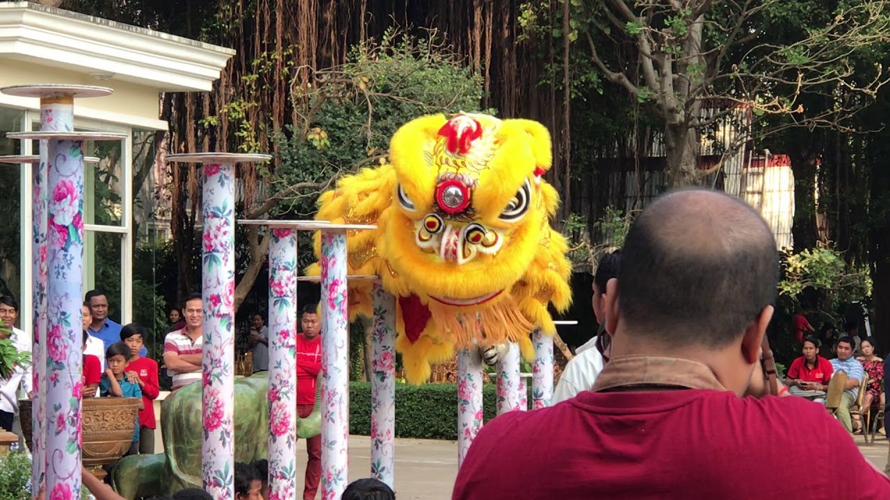 ក្រុមម៉ុងសាយចាក់អង្រែរ ២០១៩នៅវិមានចរណៃ monsay 2019 - YouTube