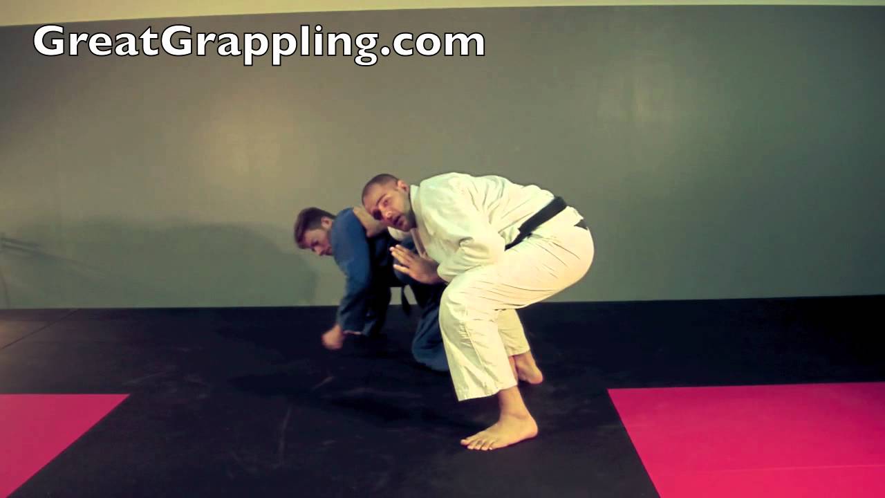 Mounted Key Lock Defense Thumb In Armpit - YouTube