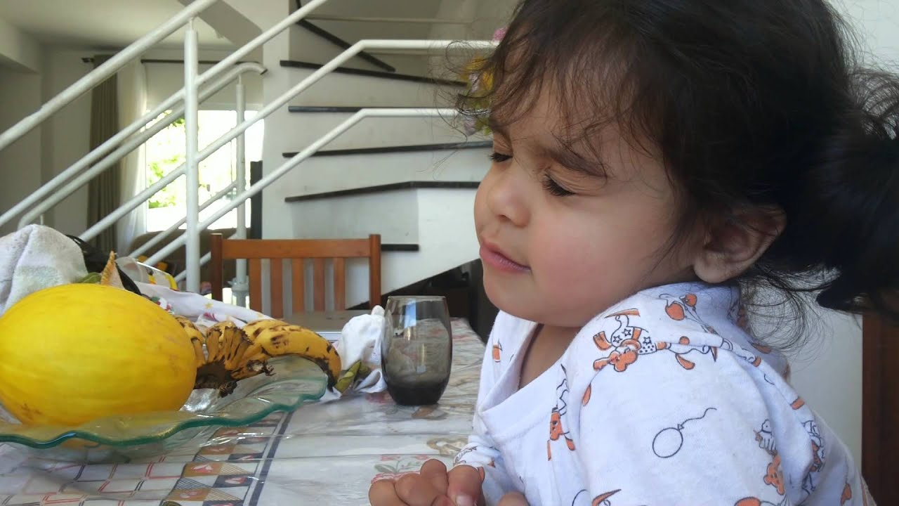 Bebê Orando pelo alimento - YouTube