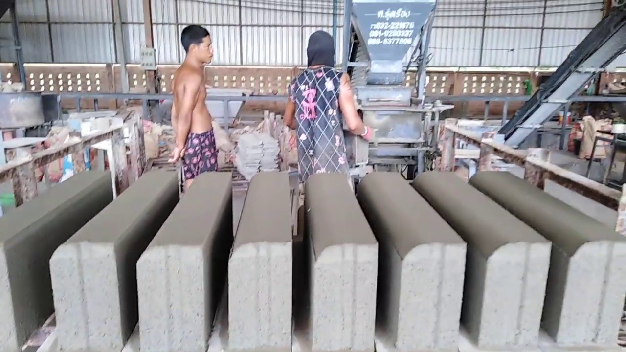 Hollow block Thailand : โรงกลึง ศ.รุ่งเรือง เครื่องอัดคันกั้นหิน - YouTube