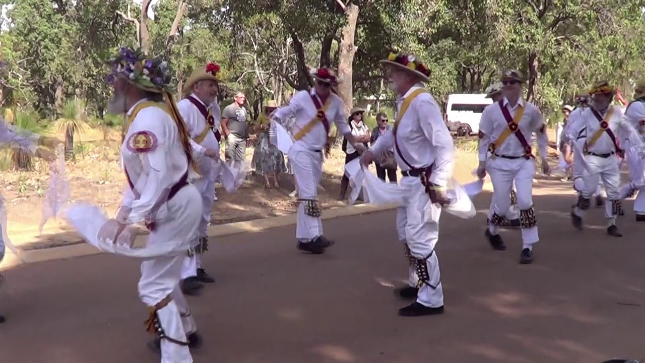 Banbury Bill (Bampton) - Perth Morris Men - Fairbridge 2017 - YouTube