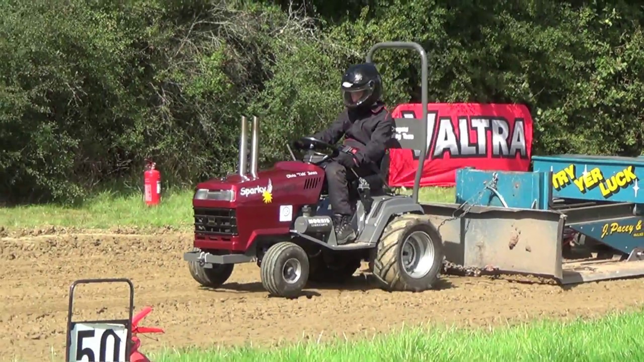 Garden Tractor Pullers Laughton Autumn Show 2017 - YouTube